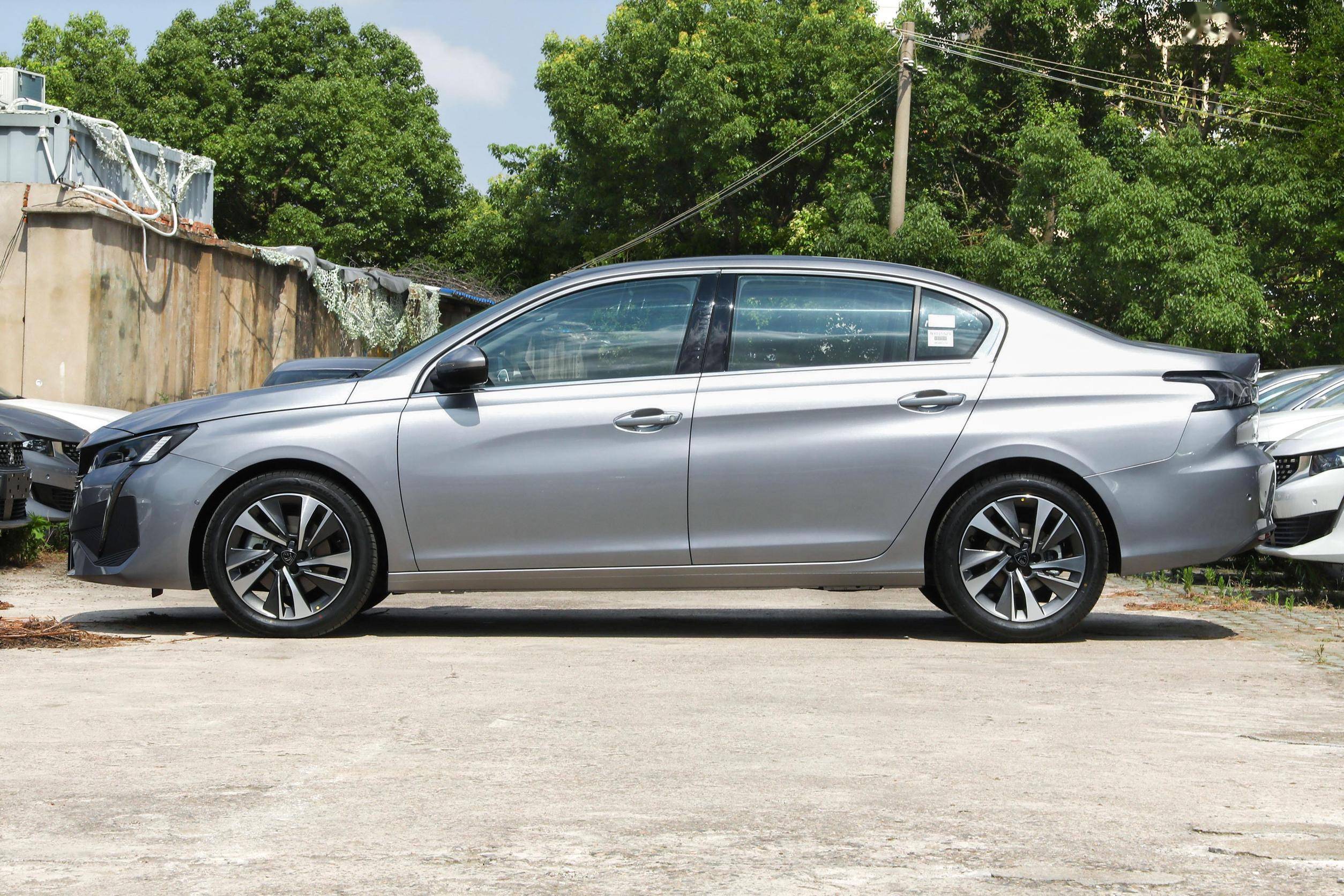 售价跌至8.57万元，配1.6T发动机+爱信6AT，标致408值得购买吗？_搜狐汽车_搜狐网