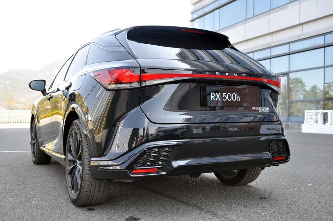强大的视觉压迫感 赛道试驾RX 500h F SPORT Performance_搜狐汽车_搜狐网