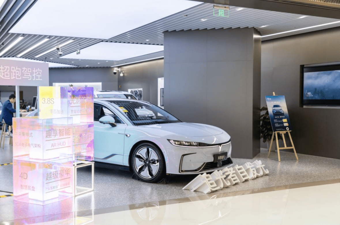 近距离体验岚图追光：用料厚道才30多万，平替“56E”的不错之选_搜狐汽车_搜狐网