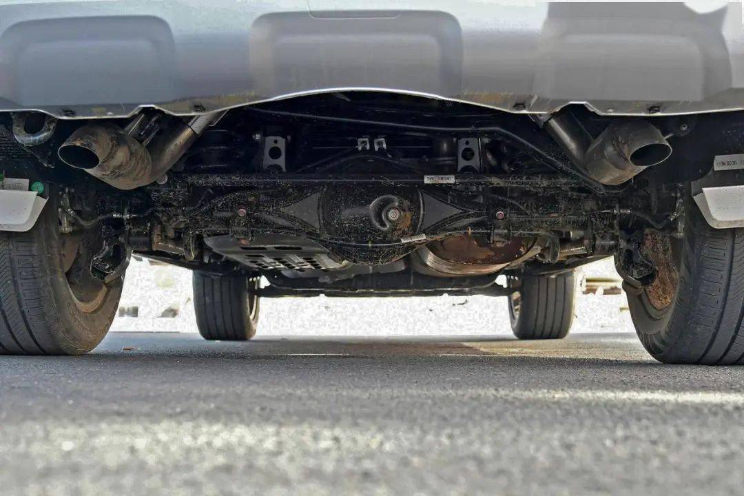 3.0T+9AT，5米6缸硬核越野，实力不输陆巡，动力媲美揽胜！_搜狐汽车_搜狐网