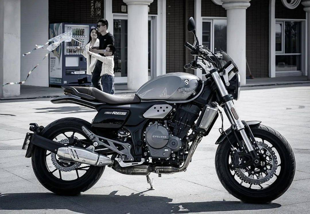 暴躁又舒适！这是你想要的复古街车吗？_搜狐汽车_搜狐网