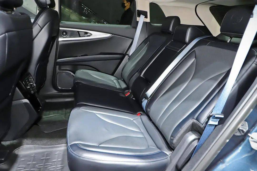 2.7T+8AT，V6发动机加92，豪华大5座，优惠2万，抄底还是等新款？_搜狐汽车_搜狐网