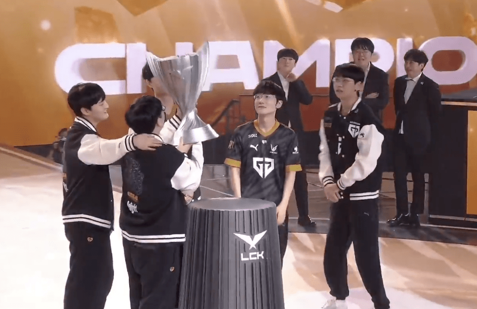 英雄联盟：GEN以3：1战胜T1，勇夺LCK春季赛冠军_宙斯_比赛_组合