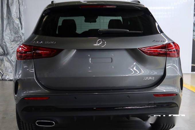 奔驰新GLA 2.0T实拍曝光！双外观套件 尺寸加长_搜狐汽车_搜狐网