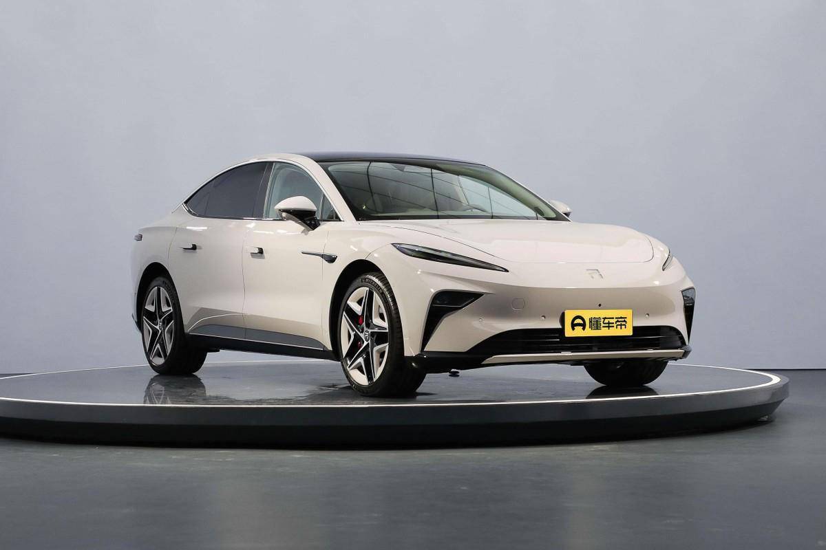 30万预算纯电家轿怎么选？飞凡F7/小鹏P7i值得一看_搜狐汽车_搜狐网