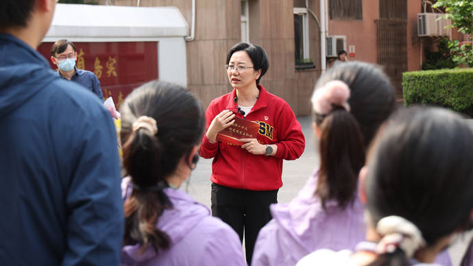 区校院三方共建,交大医学院首堂“大思政课”让白衣学子用脚丈量红色地标 上海市 教育 课堂