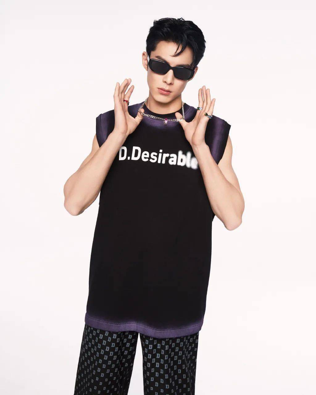 每天认识一个潮牌 | 王鹤棣个人潮牌 D.Desirable_品牌_春夏_趋势