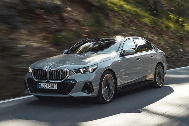 BMW i5 以高达 601 马力和 582 公里的续航里程推向市场_搜狐汽车_搜狐网