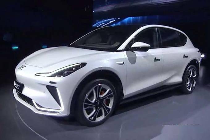 智己LS7新车型售28.98万起！配半幅方向盘 续航510km_搜狐汽车_搜狐网