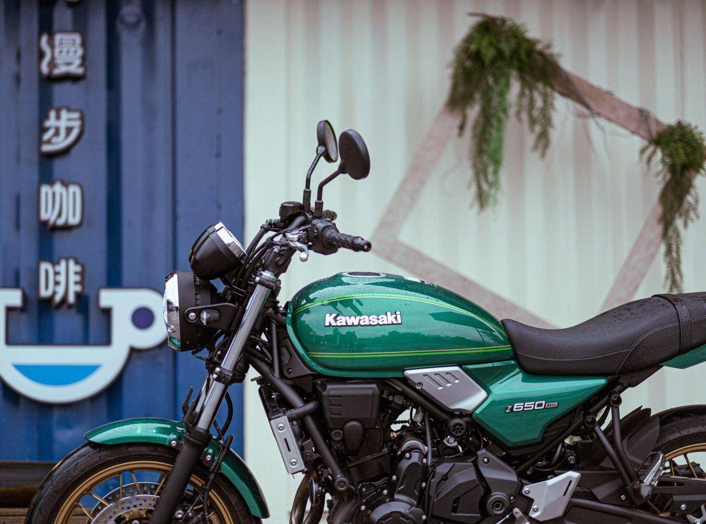 深绿配金黄，2024款川崎Z900RS新涂装日本亮相_搜狐汽车_搜狐网