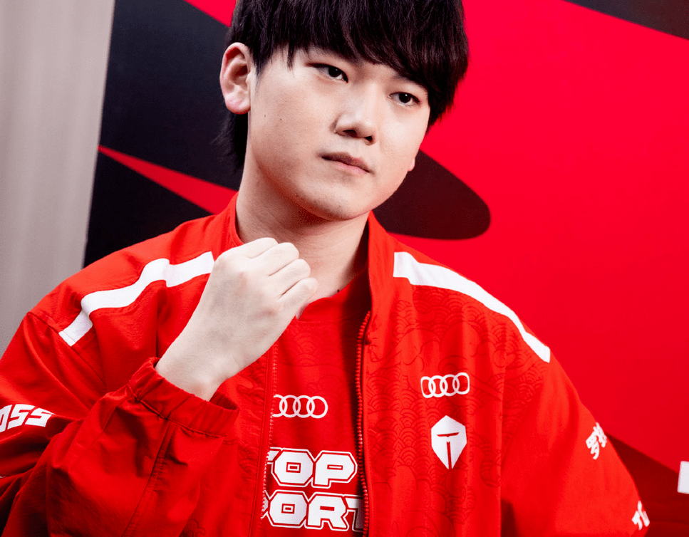 FPX新人神似jkl和lwx“儿子”？粉丝上台为doinb找工作_Doinb_berlin_战队