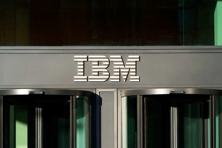 财报前瞻丨 停滞不前的IBM能否迎来转折点？_股息_评级_收入