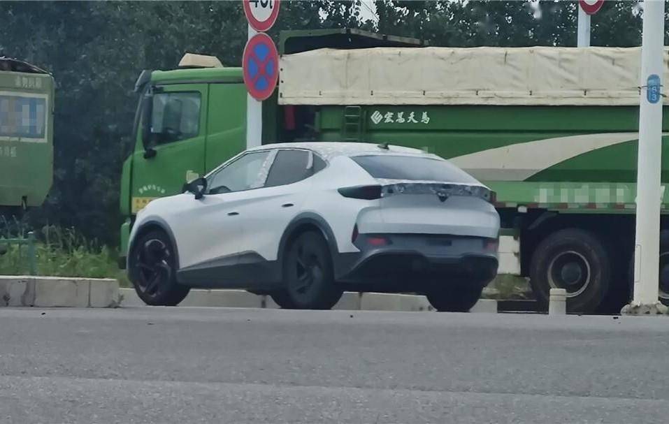 大众全新电动SUV谍照曝光，MEB平台打造，配大溜背，外观很运动_搜狐汽车_搜狐网