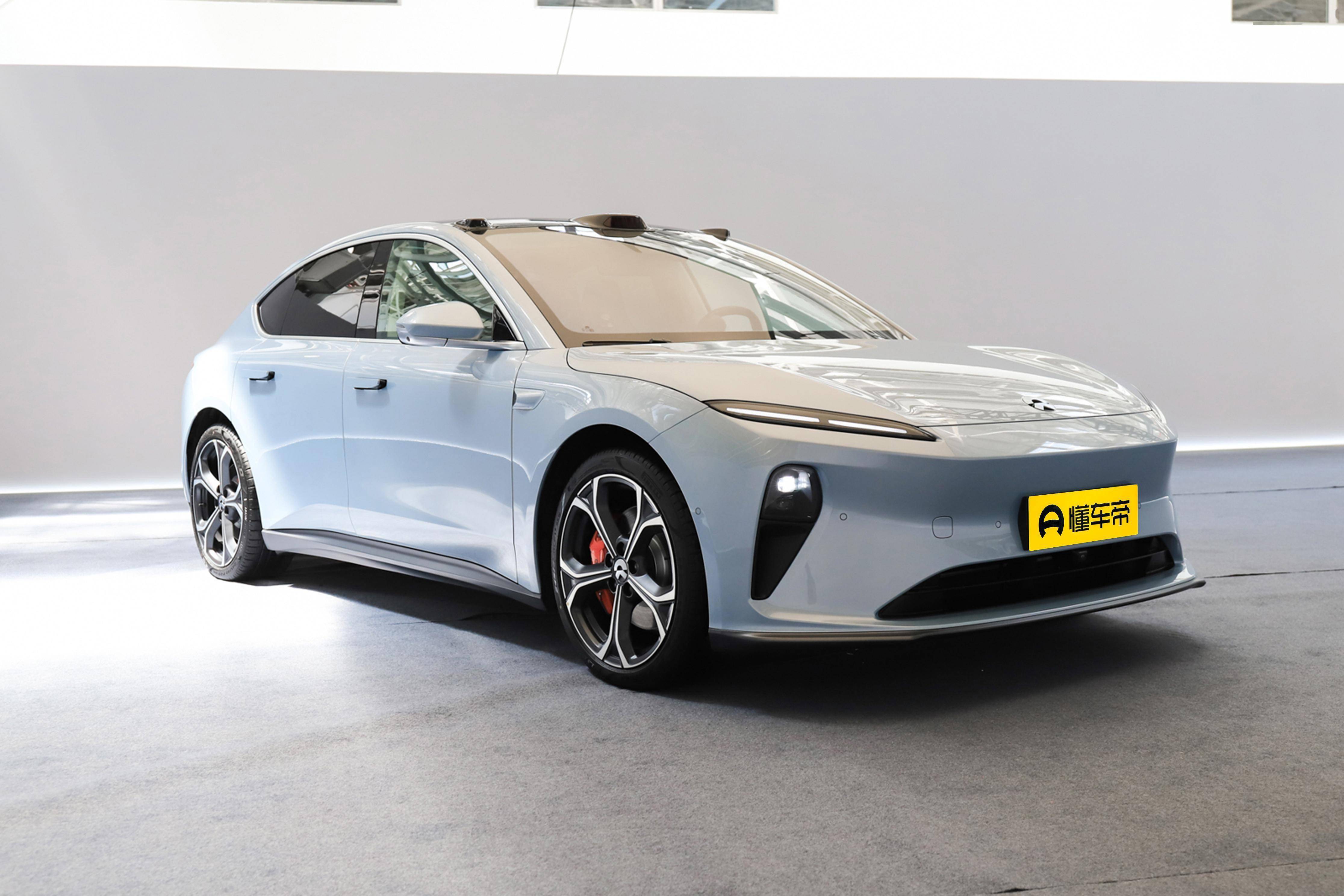 30万买豪华电动轿车怎么选？岚图追光对比蔚来ET5_搜狐汽车_搜狐网