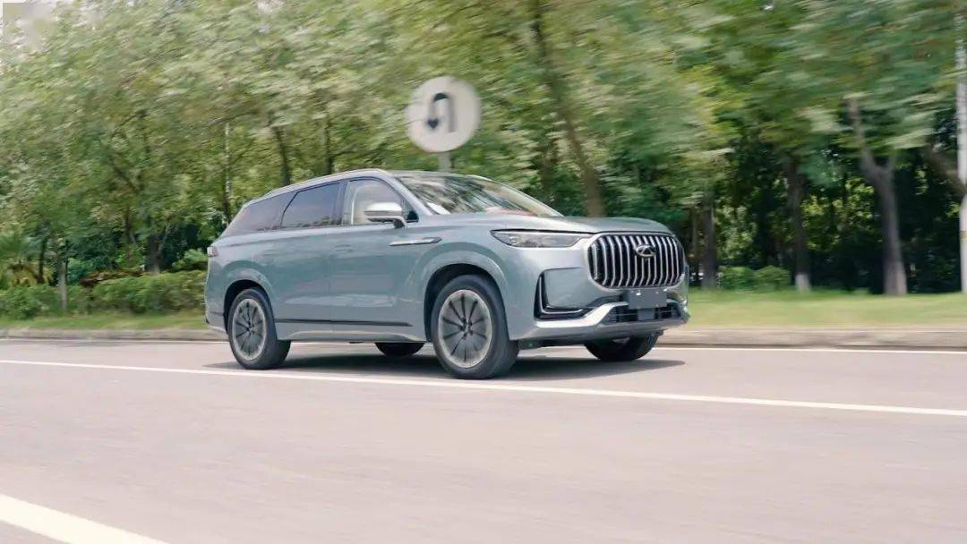 2.0T 261马力，国产旗舰级SUV，实测油耗仅8L出头，顶配才20万_搜狐汽车_搜狐网