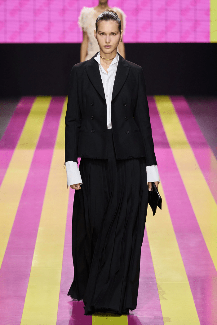 DIOR 24春夏系列登场 | PALACE 秋冬系列发布 | BALENCIAGA 24夏季大秀预告_设计的_风格_剪裁