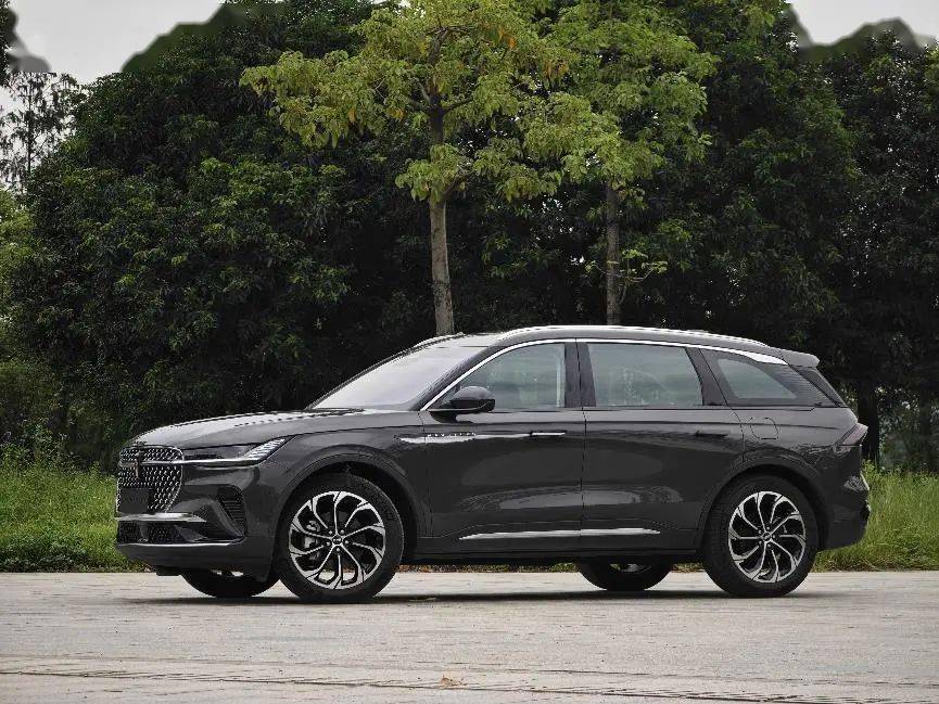 全系4驱2.0T＋8AT，261马力，内饰豪华不输自主品牌！_搜狐汽车_搜狐网