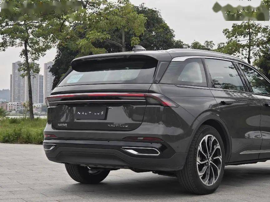 全系4驱2.0T＋8AT，261马力，内饰豪华不输自主品牌！_搜狐汽车_搜狐网