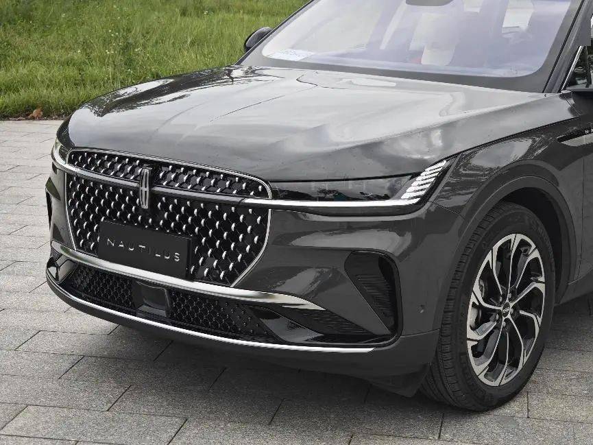 全系4驱2.0T＋8AT，261马力，内饰豪华不输自主品牌！_搜狐汽车_搜狐网