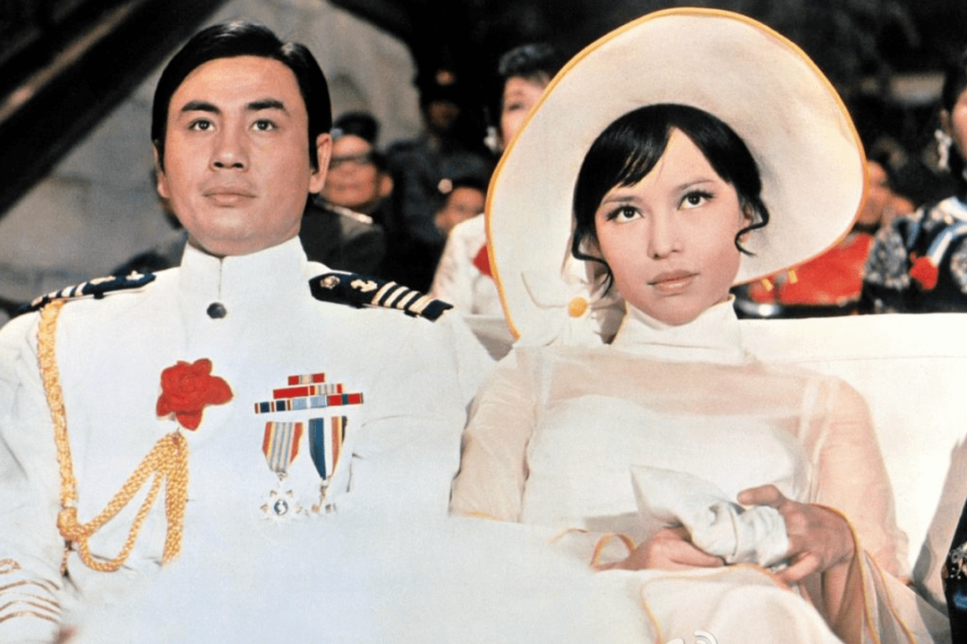 艳星：已退圈，造卫星去也_狄娜_汤顿_电影