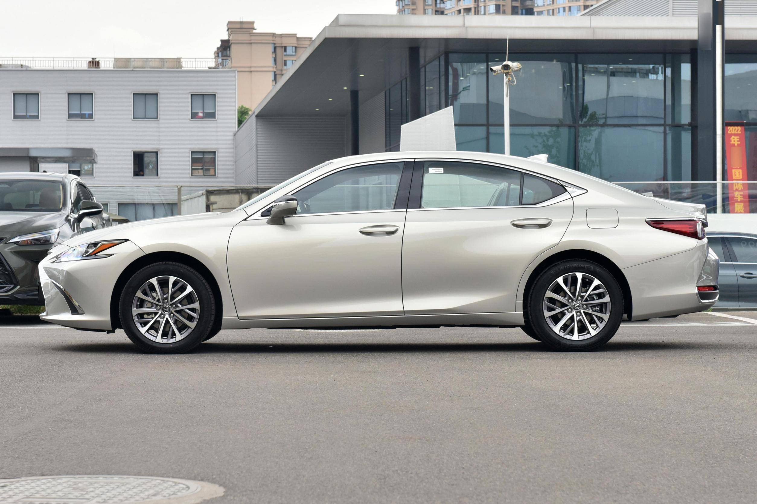 跌至23万多的雷克萨斯ES200，值不值得购买？_搜狐汽车_搜狐网