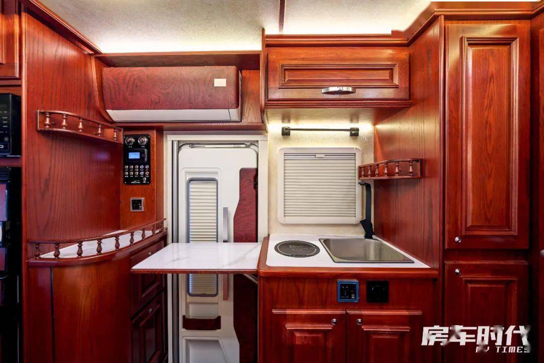 旌航新款T8 C型房车 2.3T+8AT黄金动力组合 美式豪华实木内饰 尽显奢雅格调_搜狐汽车_搜狐网