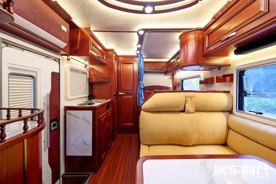 旌航新款T8 C型房车 2.3T+8AT黄金动力组合 美式豪华实木内饰 尽显奢雅格调_搜狐汽车_搜狐网