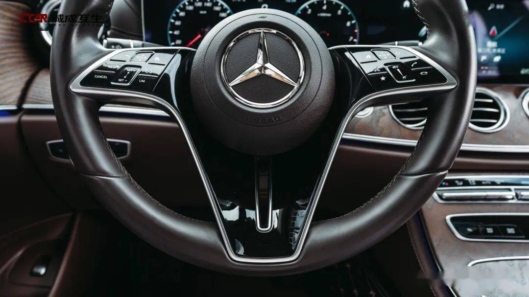 有“E”说“E”，这辆豪华C级车，真的又新又划算！【奔驰E级 2022款 E260L】_搜狐汽车_搜狐网