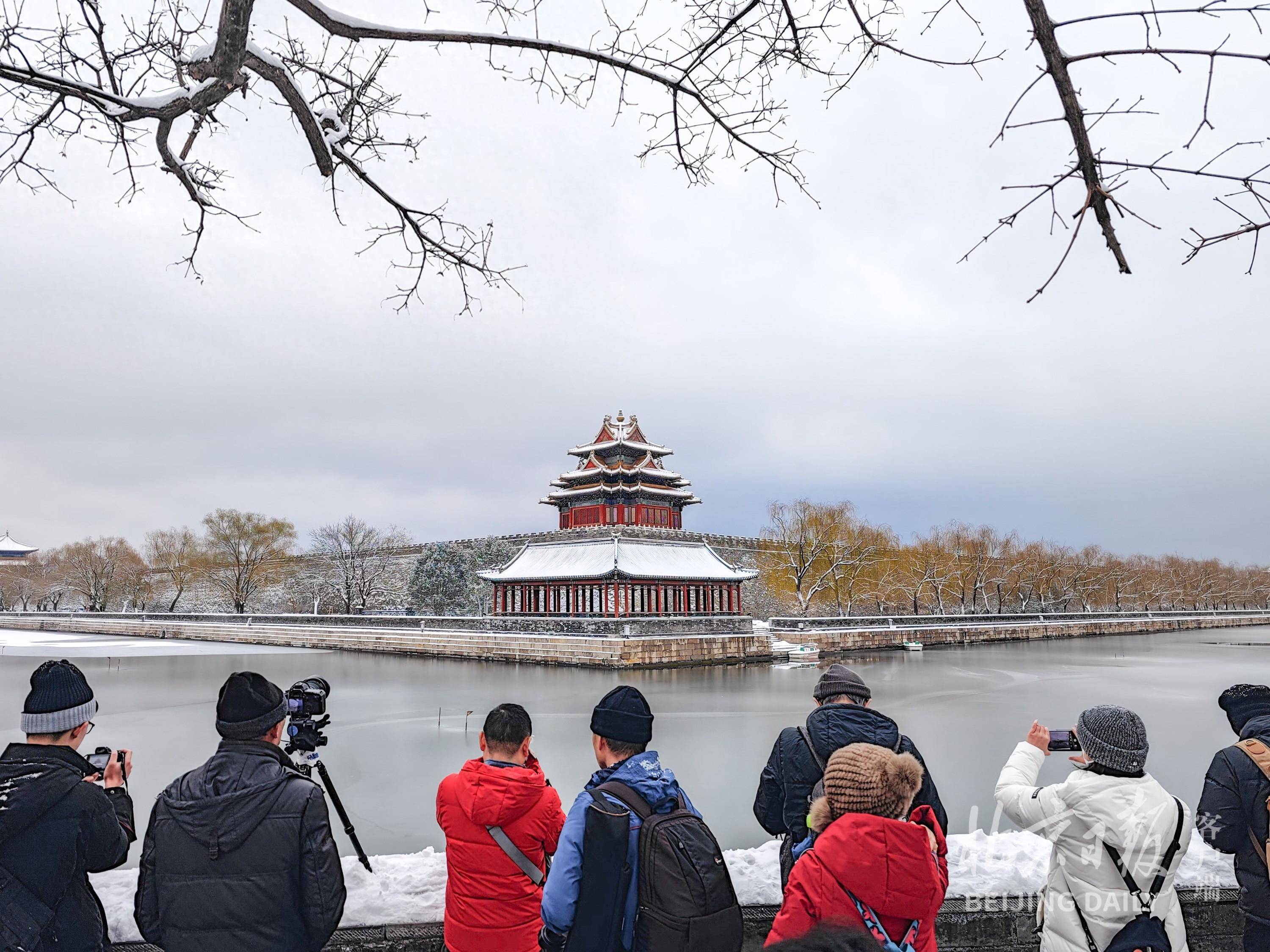 故宫角楼雪景图来了!游客摄影西北